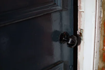 How to Fix a Swollen Door | Causes & Effective Solutions