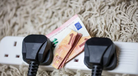 Overloading Sockets: Risks, Signs & Prevention Tips | Serviceteam