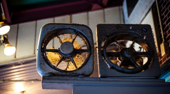 Extractor Fan Working But Not Extracting? Causes & Fixes