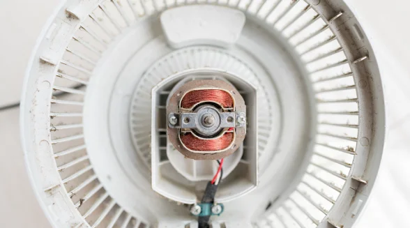 Extractor Fan Working But Not Extracting? Causes & Fixes